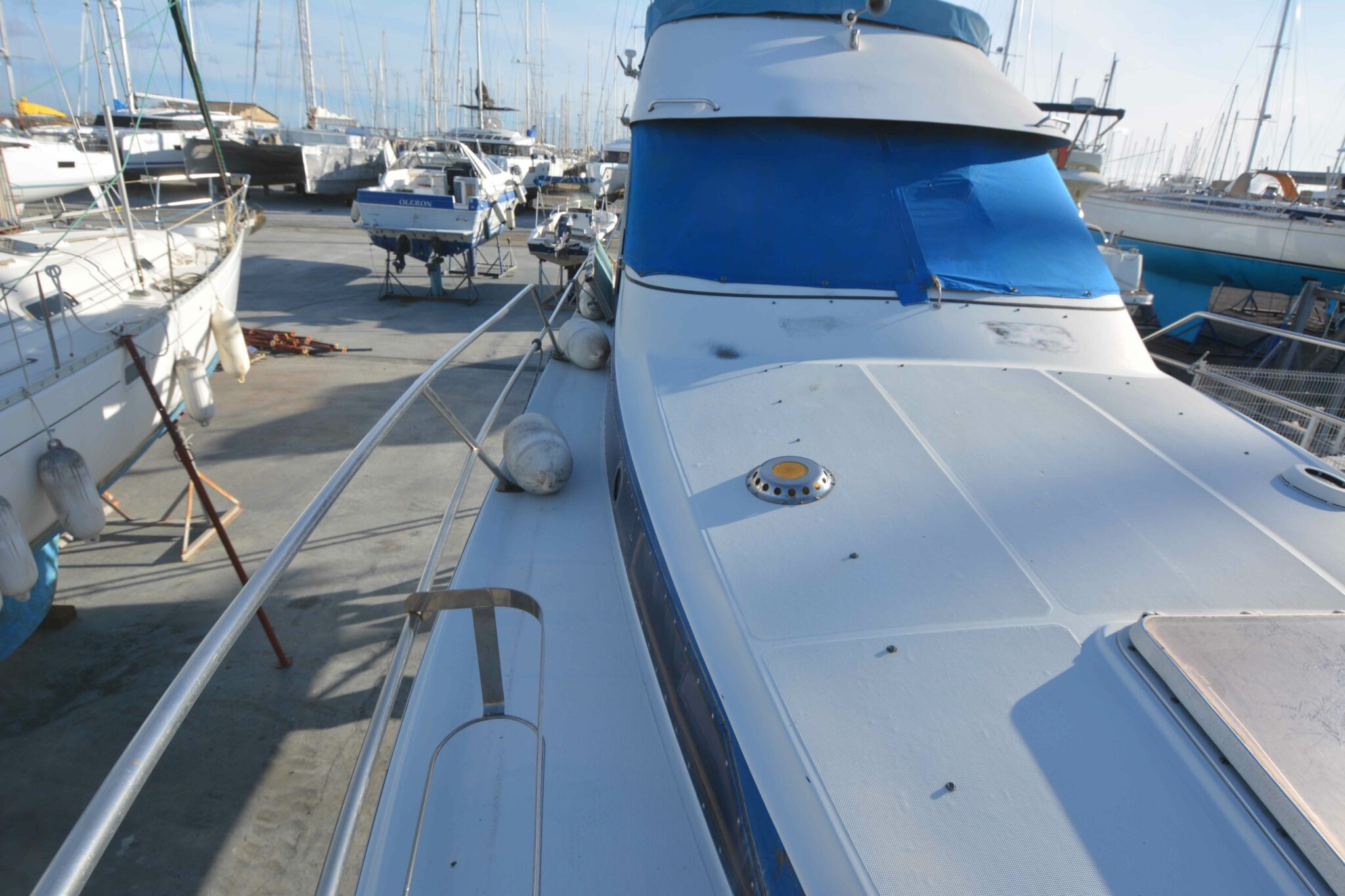 YACHTING FRANCE ARCOA 970 - Port Navy service YACHTING FRANCE ARCOA 970 - Port Navy service
